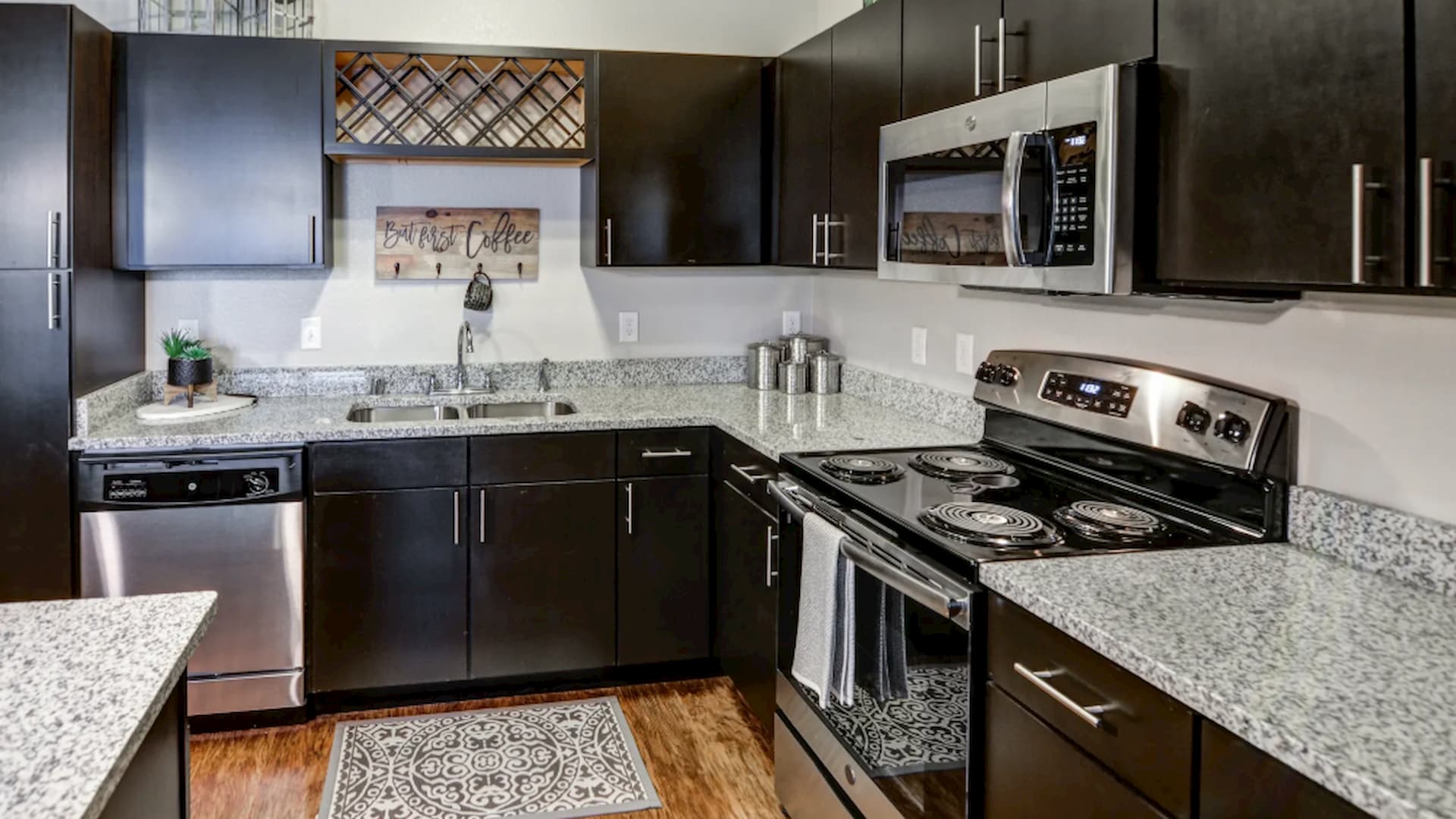 Photos of Springs at Cobblestone Lake in Apple Valley, Minnesota