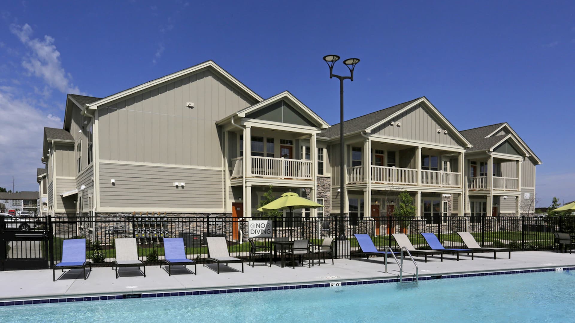 Photos of Springs at Cobblestone Lake in Apple Valley, Minnesota